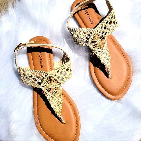 TOP Moda | Shoes | Top Moda Sandals Hooks Behind Ankles Goes Between ...